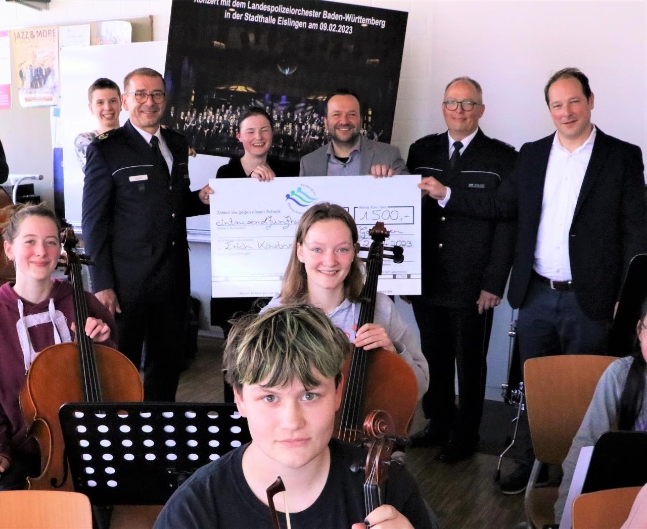 Eislingen - Polizeipräsidium Einsatz überreicht Spende von 1.500 Euro ...