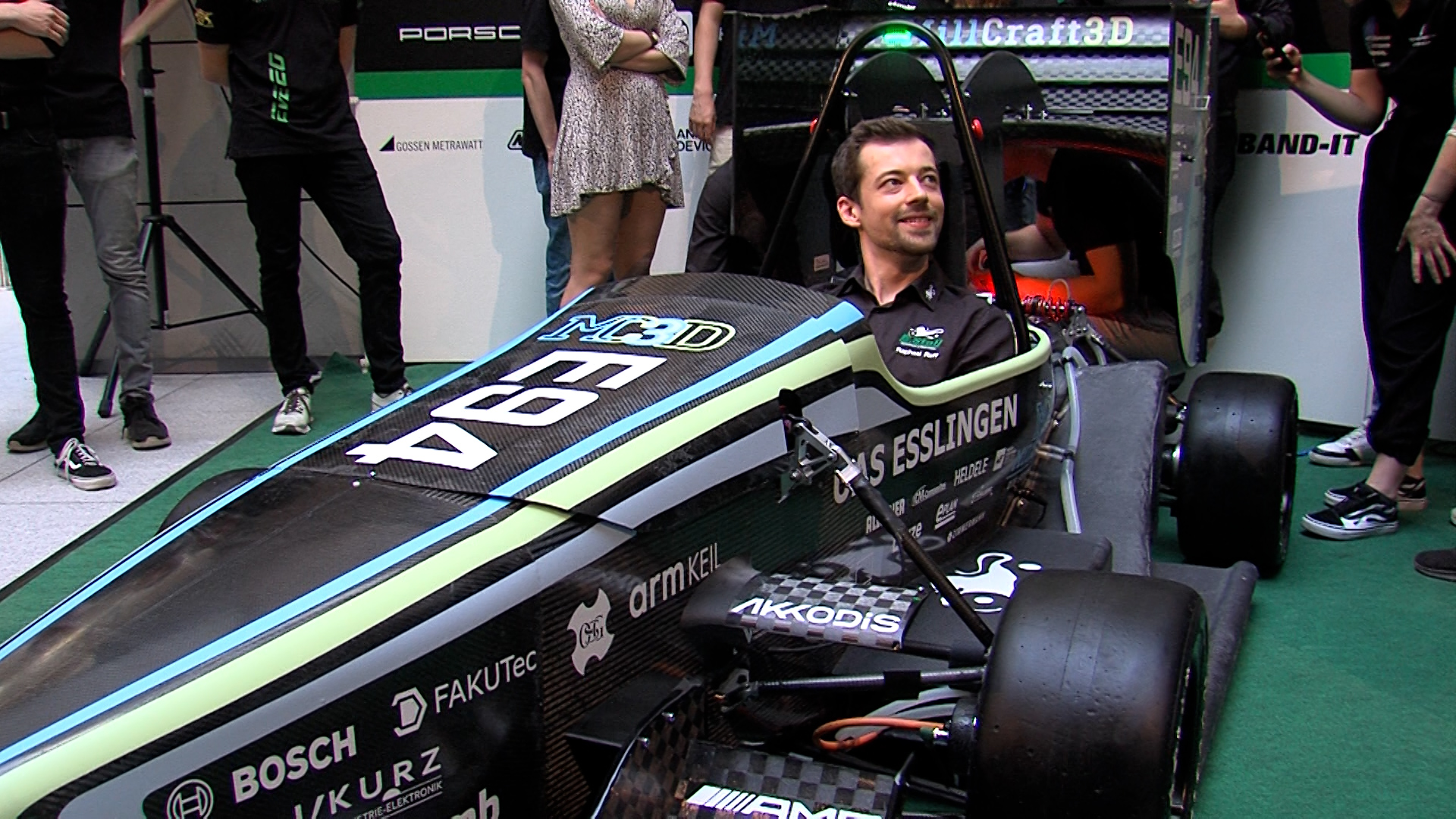 Hochschule: E.Stall präsentiert neuen Elektro-Rennwagen