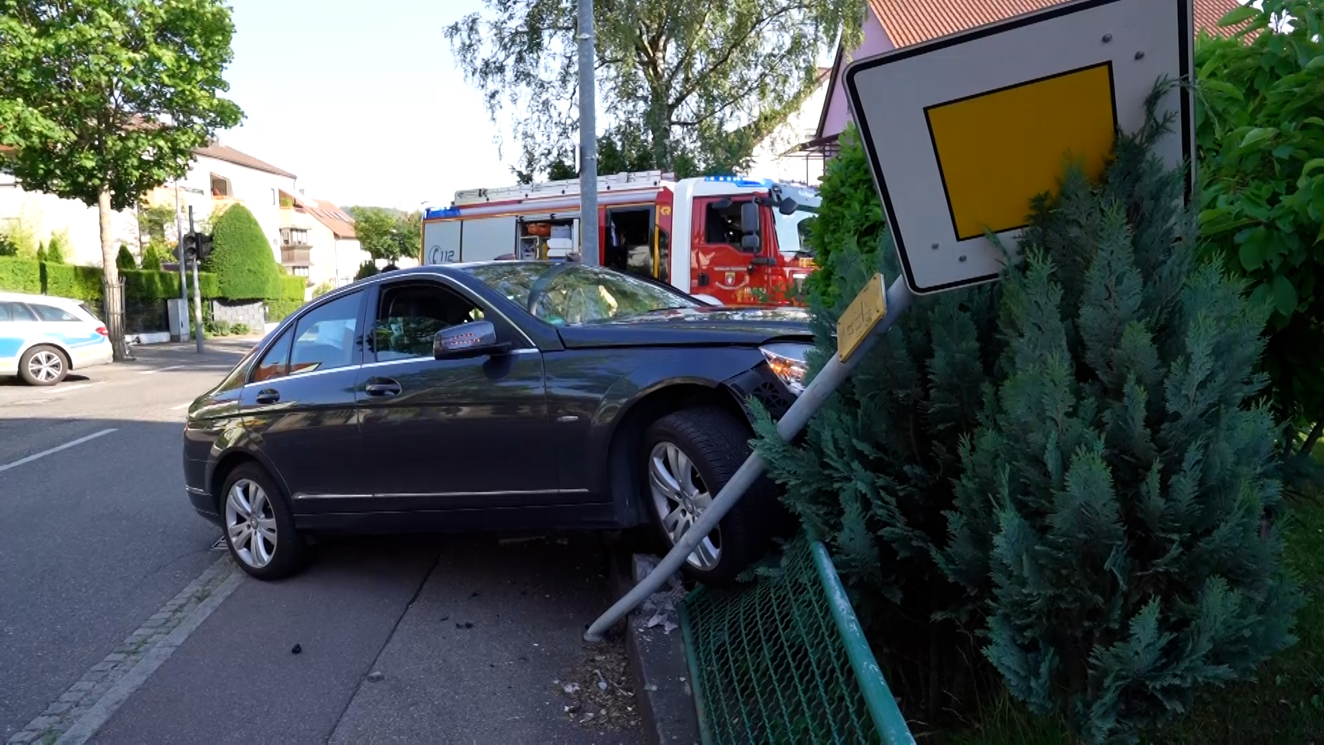 Reichenbach/Fils: Unfall endet in Gartenmauer