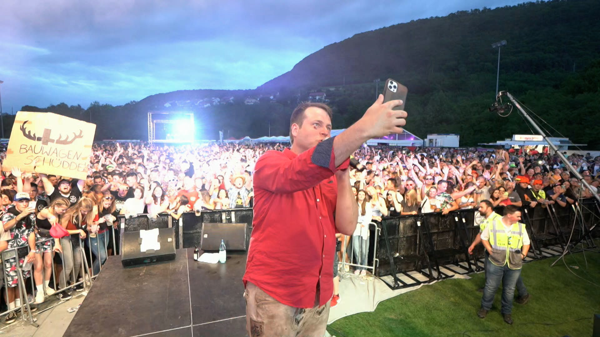 Schlagerkuchen: Tobee geht mit seinem Partyfestival auf Tour - und hat ...